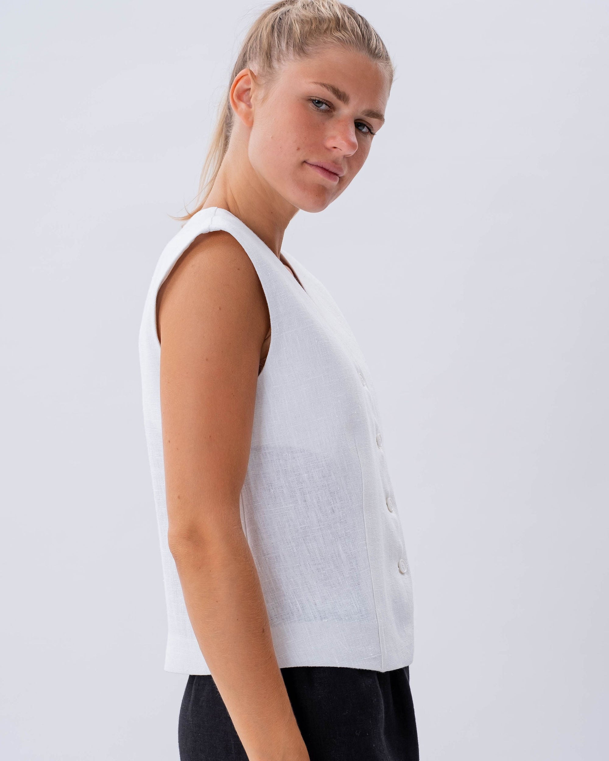 Minimalistic Linen Vest Lena White