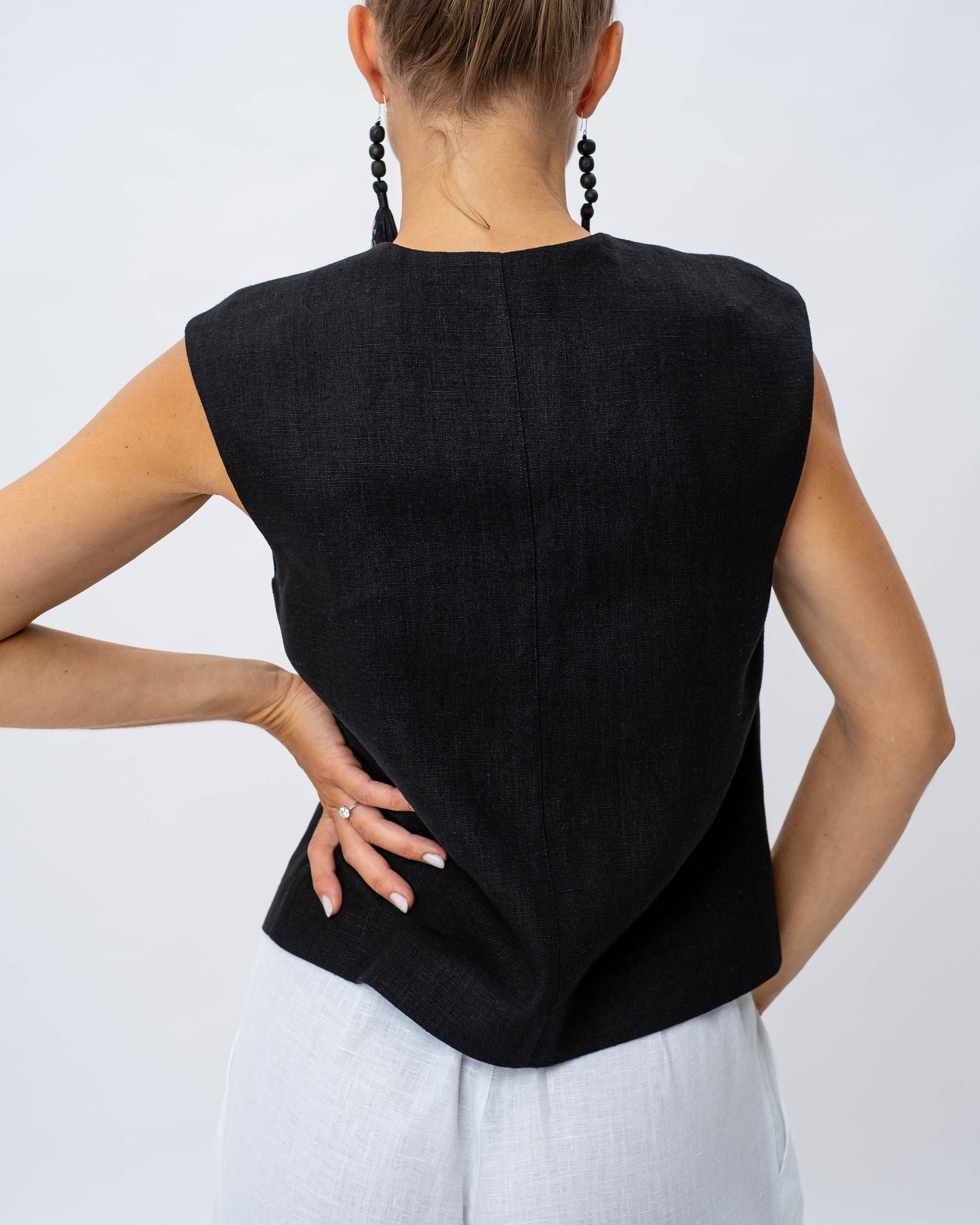 Minimalistic Linen Vest Lena Black
